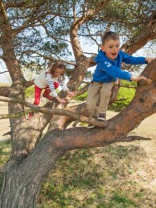 12 benefits of outdoor play (and tips for helping kids reap these benefits)